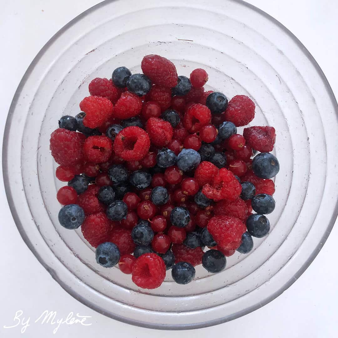 Gâteau aux fruits rouges sans œufs - By Mylène
