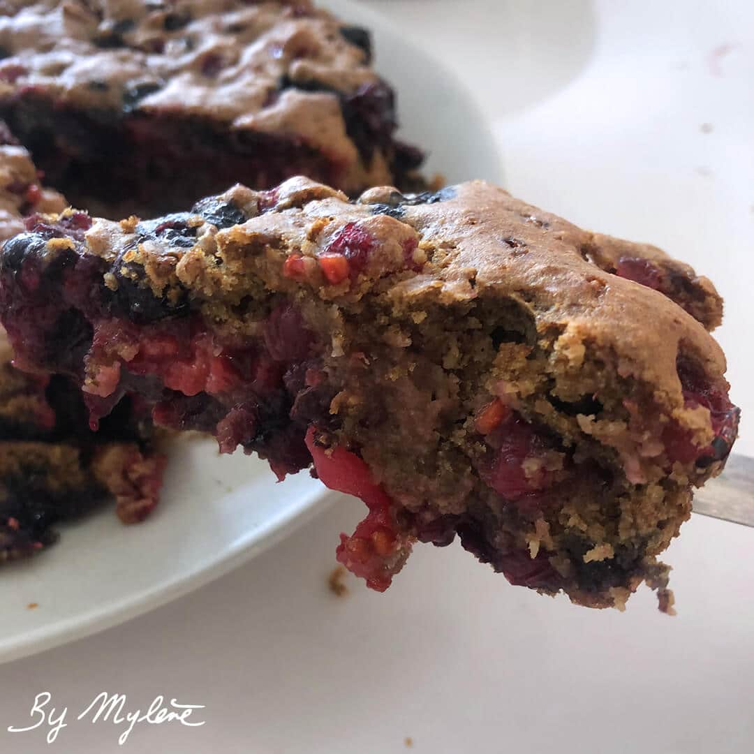Gâteau aux fruits rouges sans œufs - By Mylène
